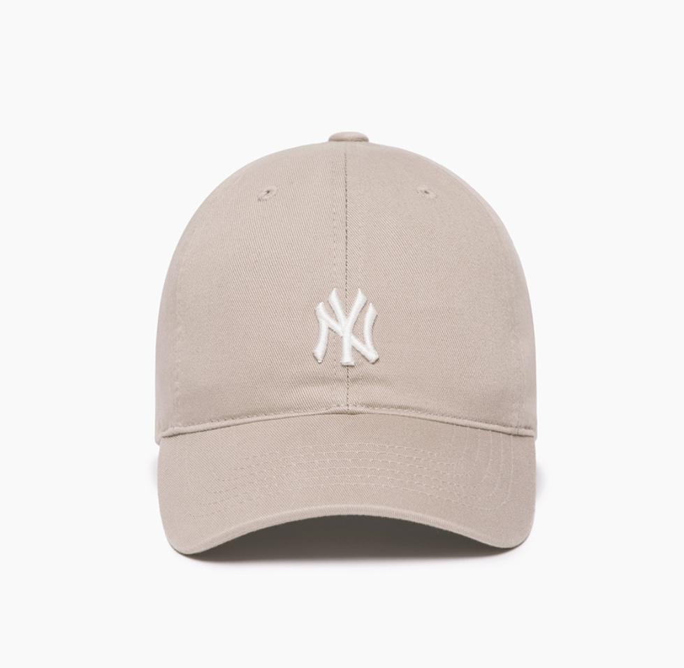 Rookie Unstructured Ball Cap NY Yankees Beige | MLB | Couturist